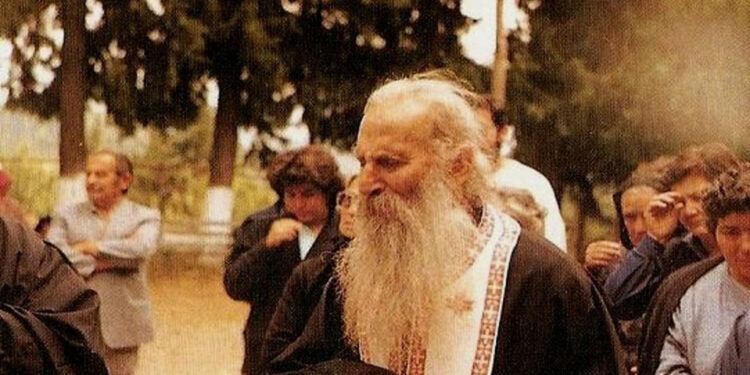 Свети старац Јаков Цаликис: Не слушајте никада шта људи говоре ...
